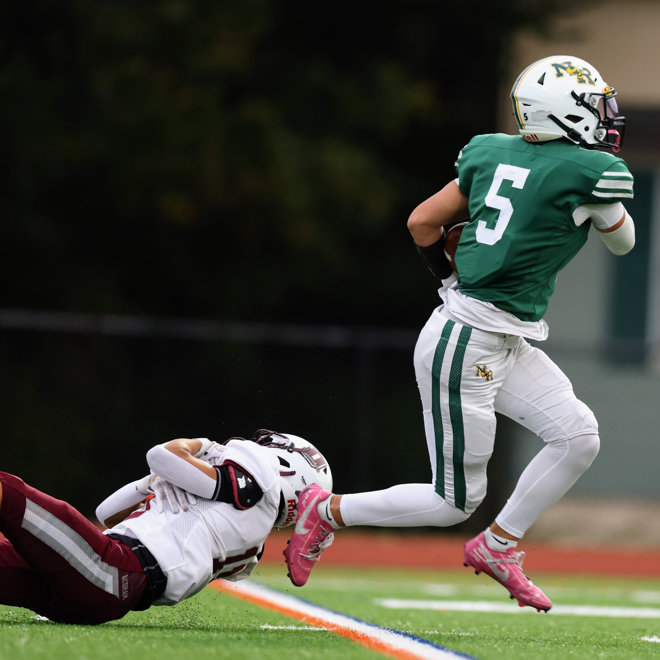 UPDATE: Gridmen (3-0) roll Hamilton Wenham 35-6, edge Dedham - Local ...